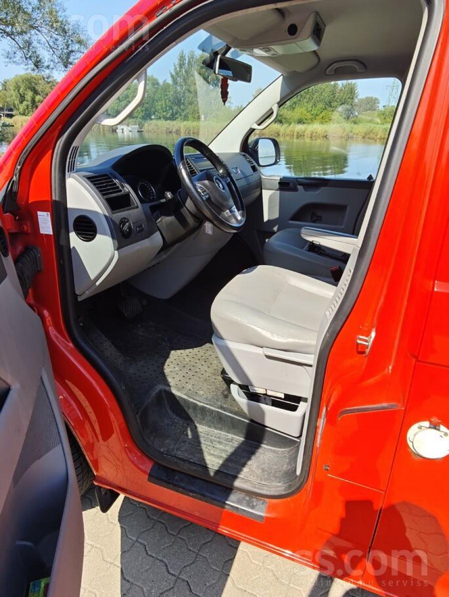 Sarkans Volkswagen T5 2013 Liepāja, ar dzinēja tilpumu 2.00 L un nobraukumu 291 tūkst. km par 11550 €, foto 10 vietnē AUTOMOTO.COM.LV