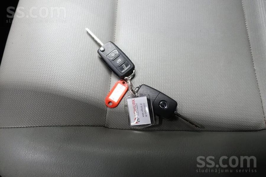 Sarkans Volkswagen T5 2013 Liepāja, ar dzinēja tilpumu 2.00 L un nobraukumu 291 tūkst. km par 11550 €, foto 16 vietnē AUTOMOTO.COM.LV