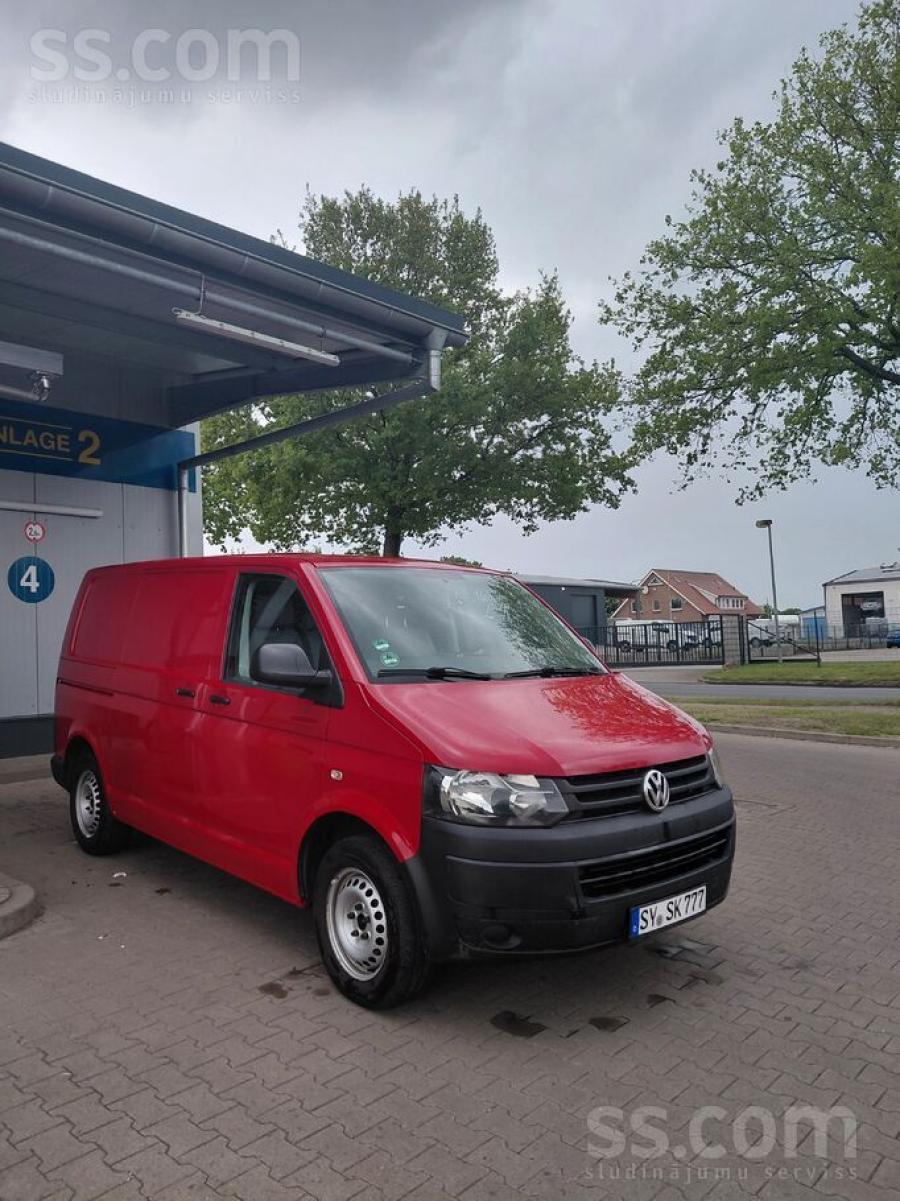 Sarkans Volkswagen T5 2011 Rēzekne, ar dzinēja tilpumu 2.00 L un nobraukumu 320 tūkst. km par 7000 €, foto 1 vietnē AUTOMOTO.COM.LV