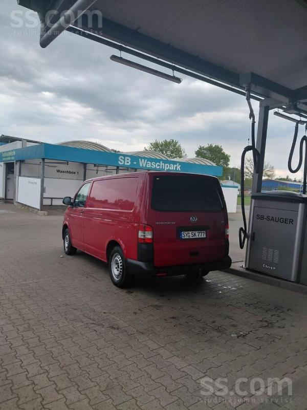 Sarkans Volkswagen T5 2011 Rēzekne, ar dzinēja tilpumu 2.00 L un nobraukumu 320 tūkst. km par 7000 €, foto 3 vietnē AUTOMOTO.COM.LV