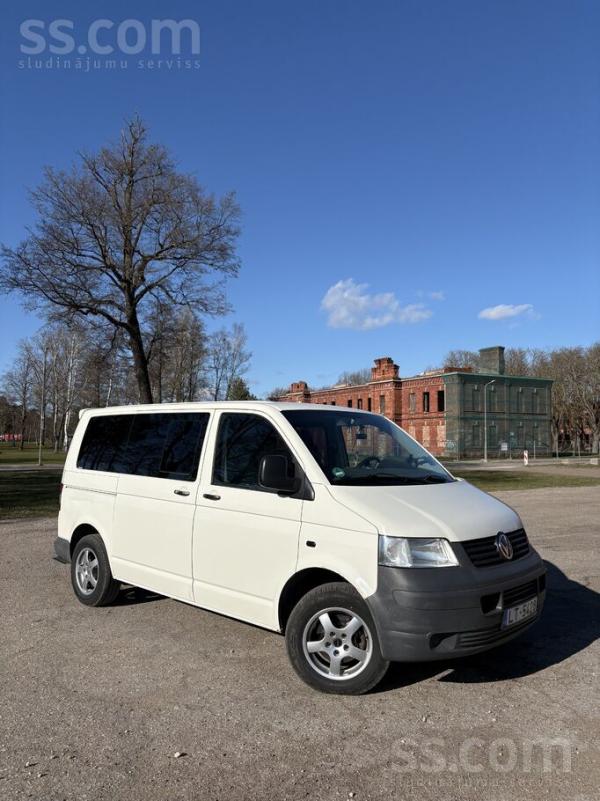 Balts Volkswagen T5 2004 Liepāja, ar dzinēja tilpumu 1.90 L un nobraukumu 461 tūkst. km par 5195 €, foto 1 vietnē AUTOMOTO.COM.LV
