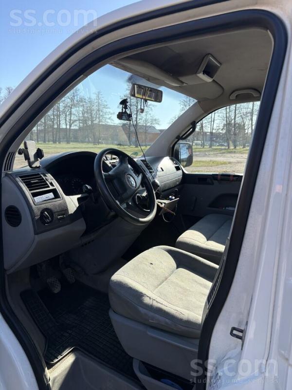 Balts Volkswagen T5 2004 Liepāja, ar dzinēja tilpumu 1.90 L un nobraukumu 461 tūkst. km par 5195 €, foto 7 vietnē AUTOMOTO.COM.LV