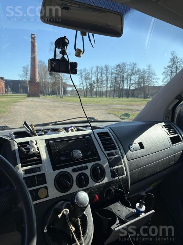 Balts Volkswagen T5 2004 Liepāja, ar dzinēja tilpumu 1.90 L un nobraukumu 461 tūkst. km par 5195 €, foto 8 vietnē AUTOMOTO.COM.LV