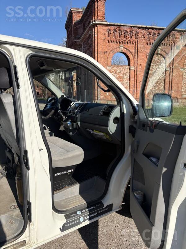 Balts Volkswagen T5 2004 Liepāja, ar dzinēja tilpumu 1.90 L un nobraukumu 461 tūkst. km par 5195 €, foto 9 vietnē AUTOMOTO.COM.LV