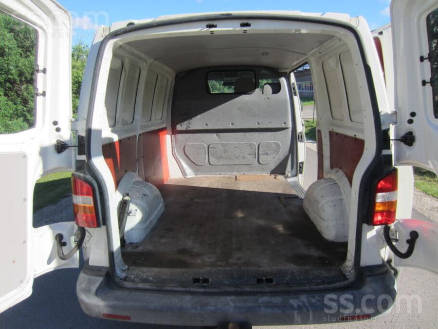 White Volkswagen T5 2004 in Riga, with an engine capacity of 1.90 L and mileage of 450 thousand km for 2850 €, photo 10 on AUTOMOTO.COM.LV