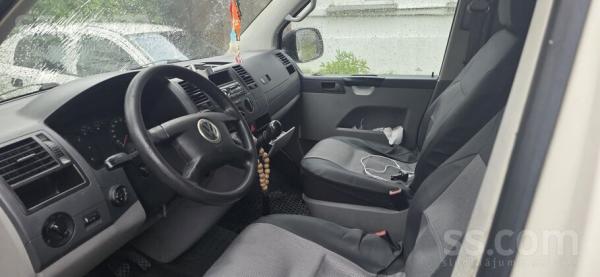 Balts Volkswagen T5 2004 Rīga, ar dzinēja tilpumu 1.90 L un nobraukumu 406 tūkst. km par 1100 €, foto 2 vietnē AUTOMOTO.COM.LV