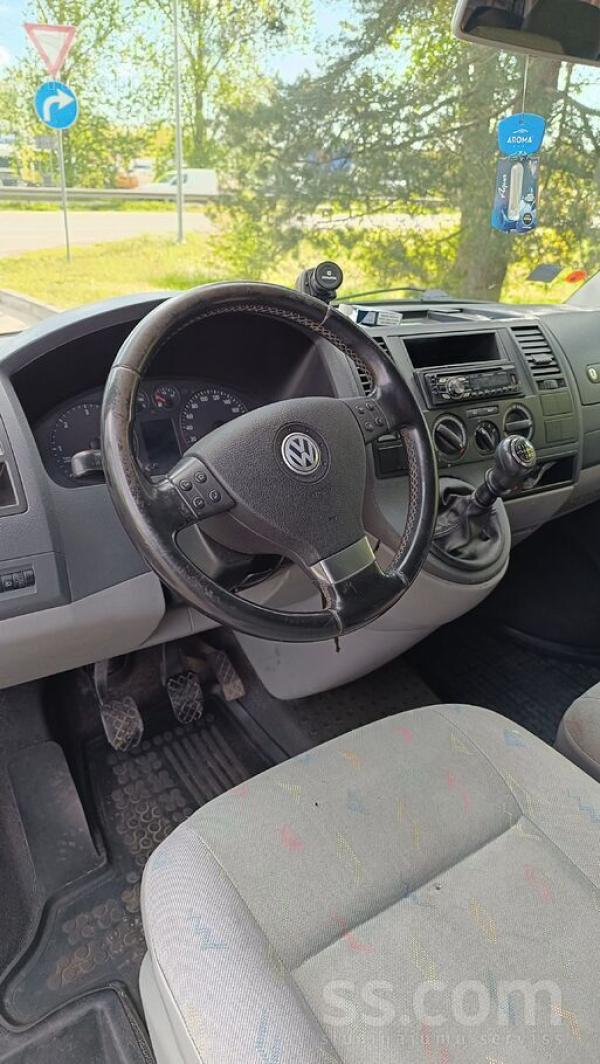 Balts Volkswagen T5 2005 Rīga, ar dzinēja tilpumu 2.50 L un nobraukumu 387 tūkst. km par 3700 €, foto 8 vietnē AUTOMOTO.COM.LV