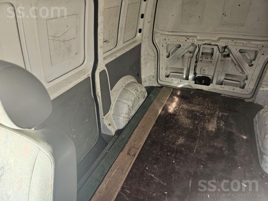 Balts Volkswagen T5 2005 Valka, ar dzinēja tilpumu 1.90 L un nobraukumu 363 tūkst. km par 3300 €, foto 8 vietnē AUTOMOTO.COM.LV