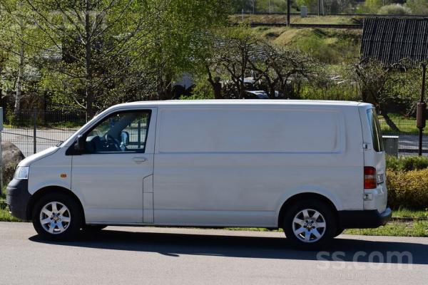 White Volkswagen T5 2005 in Tukums, with an engine capacity of 2.50 L and mileage of 325 thousand km for 3150 €, photo 4 on AUTOMOTO.COM.LV