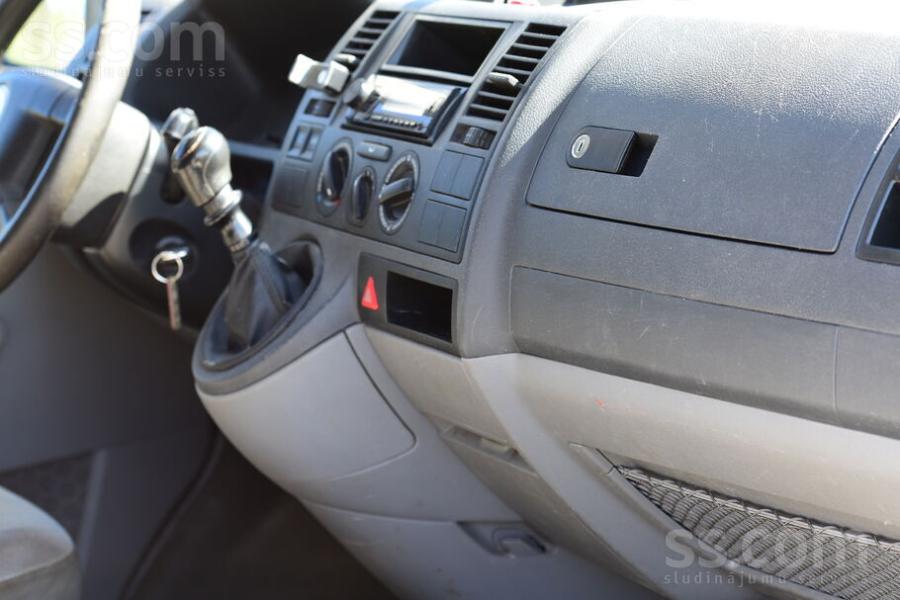 White Volkswagen T5 2005 in Tukums, with an engine capacity of 2.50 L and mileage of 325 thousand km for 3150 €, photo 10 on AUTOMOTO.COM.LV
