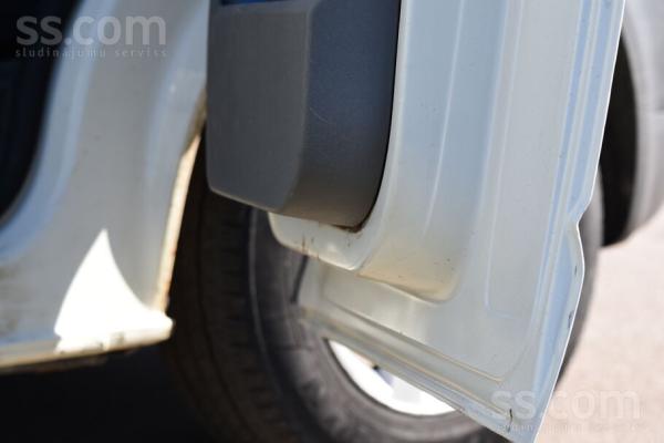 White Volkswagen T5 2005 in Tukums, with an engine capacity of 2.50 L and mileage of 325 thousand km for 3150 €, photo 10 on AUTOMOTO.COM.LV