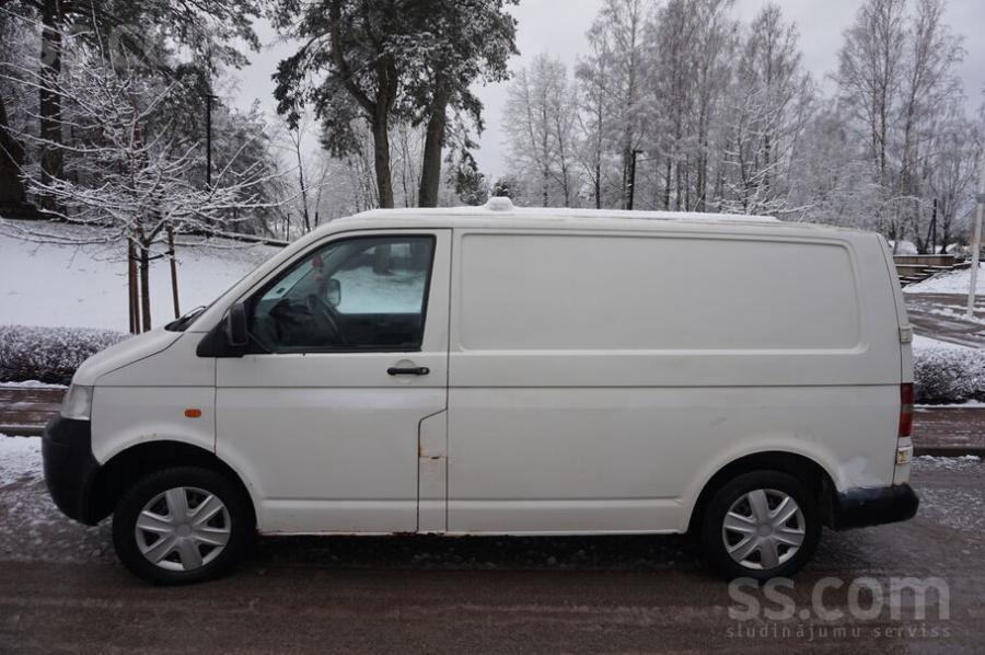 Белый Фольксваген Т5 2005 в Юрмала, объемом двигателя 1.90 л и пробегом 484 тыс. км за 2350 €, фото 4 на AUTOMOTO.COM.LV