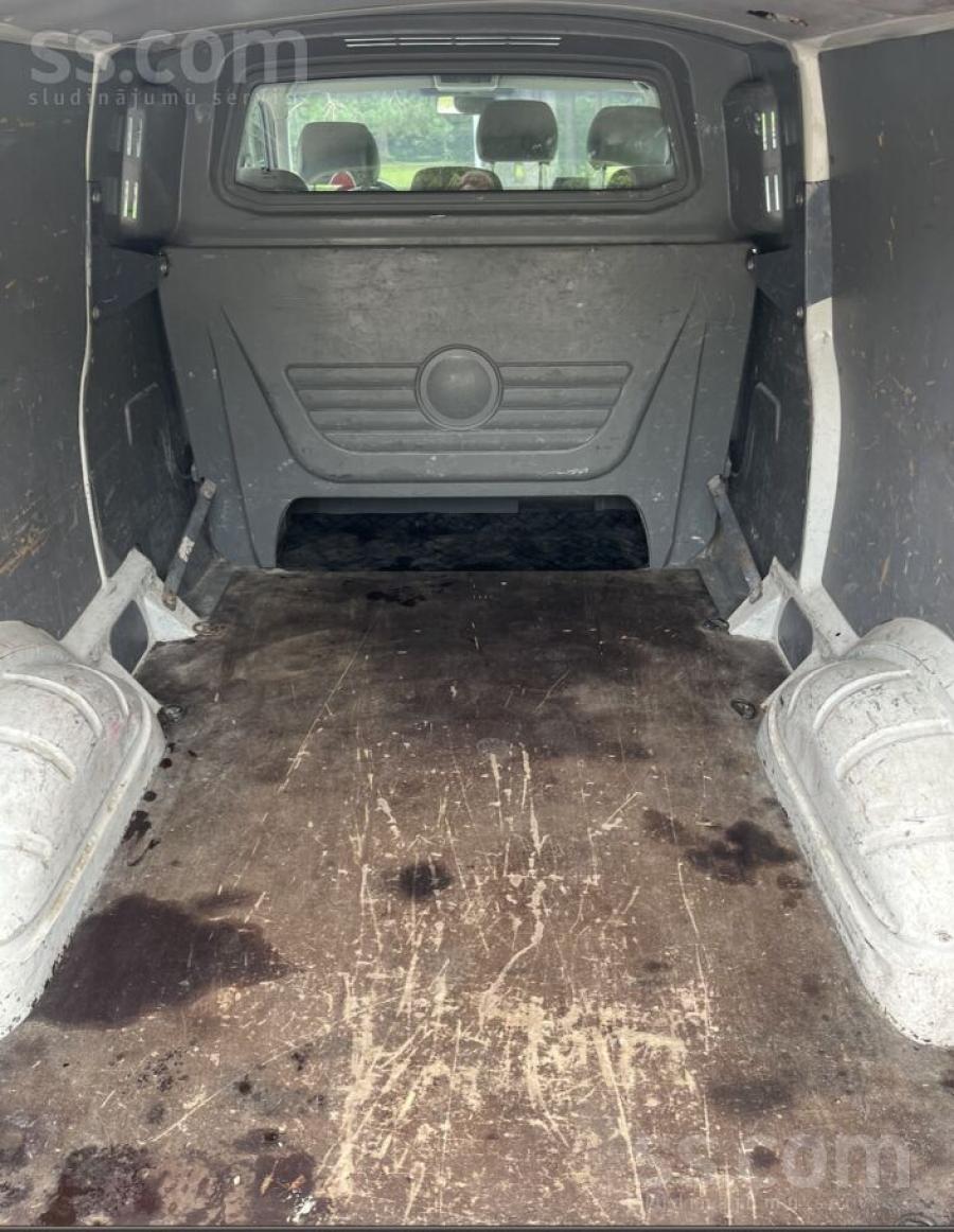 Balts Volkswagen T5 2005 Rīga, ar dzinēja tilpumu 1.90 L un nobraukumu 350 tūkst. km par 3400 €, foto 11 vietnē AUTOMOTO.COM.LV