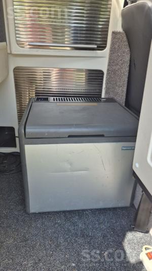 Balts Volkswagen T5 2005 Rīga, ar dzinēja tilpumu 1.90 L un nobraukumu 276 tūkst. km par 6700 €, foto 9 vietnē AUTOMOTO.COM.LV