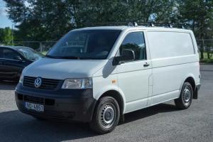 Balts Volkswagen T5 2006 Liepāja, ar dzinēja tilpumu 1.90 L un nobraukumu 195 tūkst. km par 6000 €, foto  vietnē AUTOMOTO.COM.LV