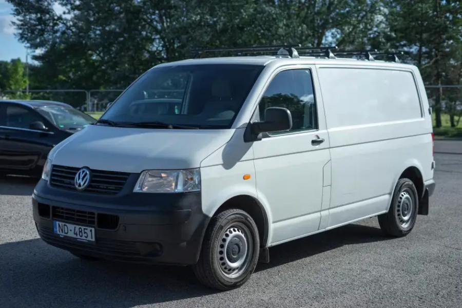 Balts Volkswagen T5 2006 Liepāja, ar dzinēja tilpumu 1.90 L un nobraukumu 195 tūkst. km par 6000 €, foto 1 vietnē AUTOMOTO.COM.LV