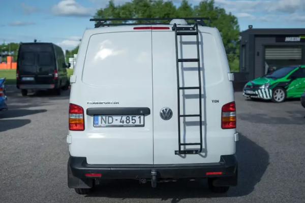 White Volkswagen T5 2006 in Liepaja, with an engine capacity of 1.90 L and mileage of 195 thousand km for 6000 €, photo 3 on AUTOMOTO.COM.LV