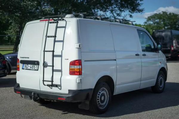 White Volkswagen T5 2006 in Liepaja, with an engine capacity of 1.90 L and mileage of 195 thousand km for 6000 €, photo 4 on AUTOMOTO.COM.LV