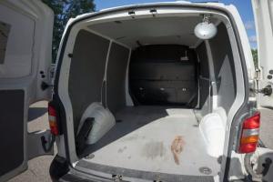 Balts Volkswagen T5 2006 Liepāja, ar dzinēja tilpumu 1.90 L un nobraukumu 195 tūkst. km par 6000 €, foto 10 vietnē AUTOMOTO.COM.LV