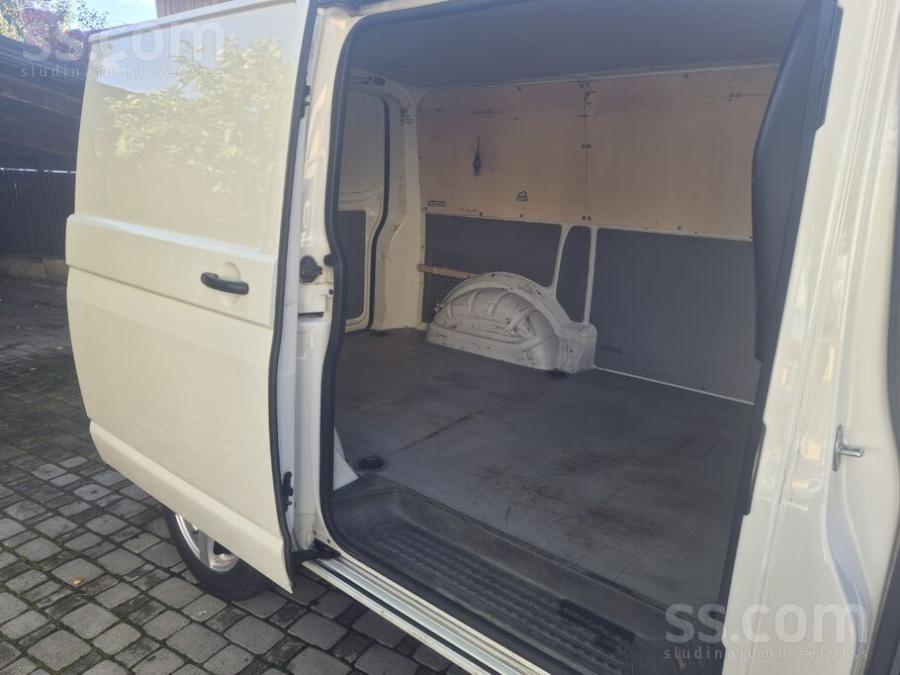 Белый Фольксваген Т5 2006 в Валмиера, объемом двигателя 1.90 л и пробегом 417 тыс. км за 3700 €, фото 4 на AUTOMOTO.COM.LV