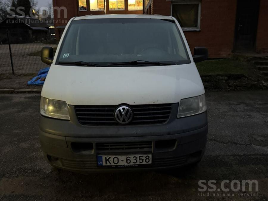 White Volkswagen T5 2007 in Valmiera, with an engine capacity of 2.50 L and mileage of 433 thousand km for 1750 €, photo 2 on AUTOMOTO.COM.LV