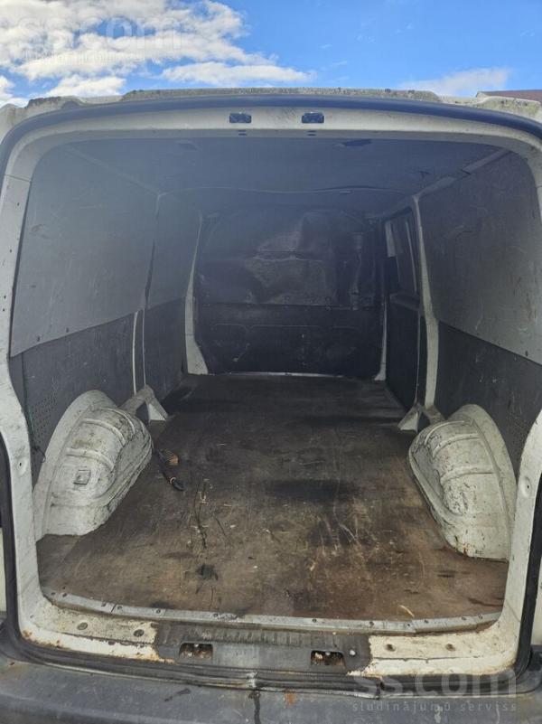 White Volkswagen T5 2007 in Riga, with an engine capacity of 1.90 L and mileage of 411 thousand km for 2850 €, photo 4 on AUTOMOTO.COM.LV