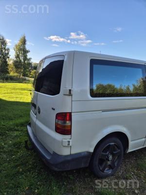 Balts Volkswagen T5 2007 Madona, ar dzinēja tilpumu 2.50 L un nobraukumu 457 tūkst. km par 9800 €, foto 4 vietnē AUTOMOTO.COM.LV
