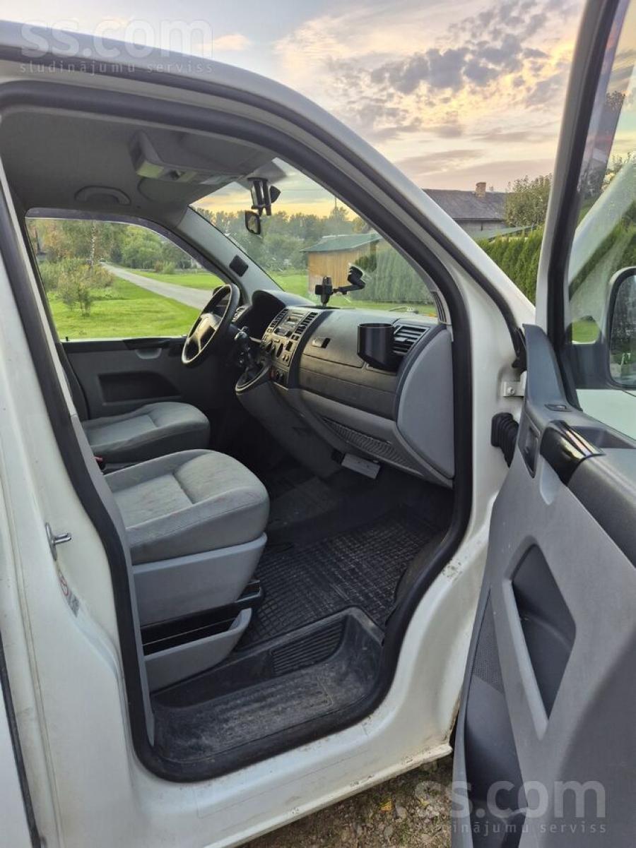 Balts Volkswagen T5 2007 Madona, ar dzinēja tilpumu 2.50 L un nobraukumu 457 tūkst. km par 9800 €, foto 7 vietnē AUTOMOTO.COM.LV