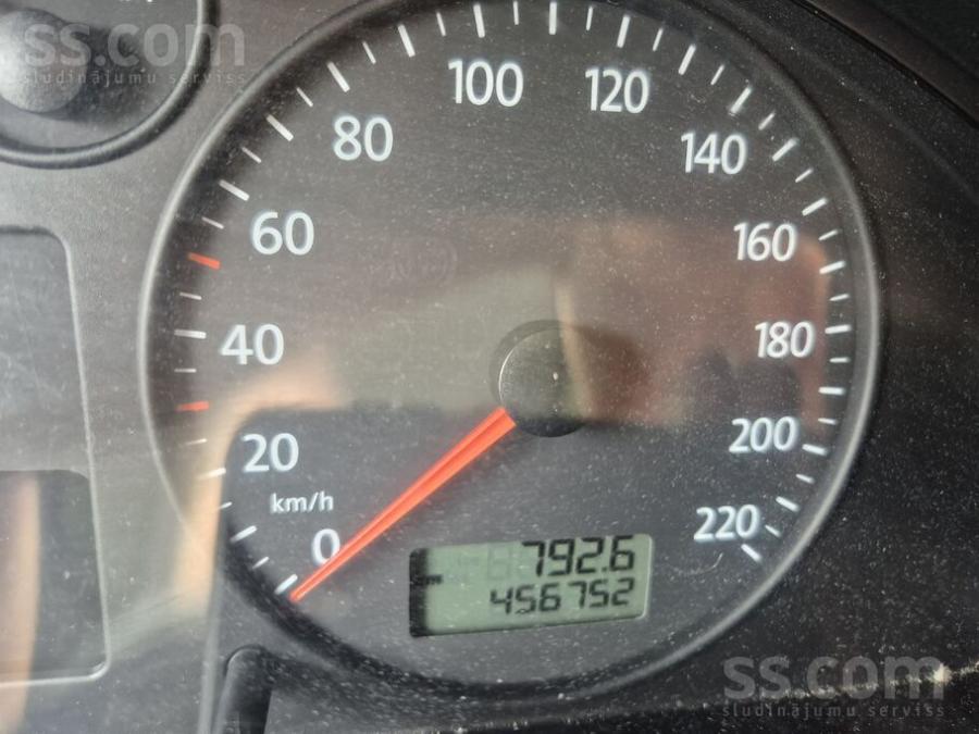 Balts Volkswagen T5 2007 Madona, ar dzinēja tilpumu 2.50 L un nobraukumu 457 tūkst. km par 9800 €, foto 9 vietnē AUTOMOTO.COM.LV