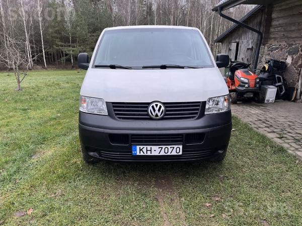 White Volkswagen T5 2008 in Riga, with an engine capacity of 1.90 L and mileage of 370 thousand km for 3900 €, photo 1 on AUTOMOTO.COM.LV