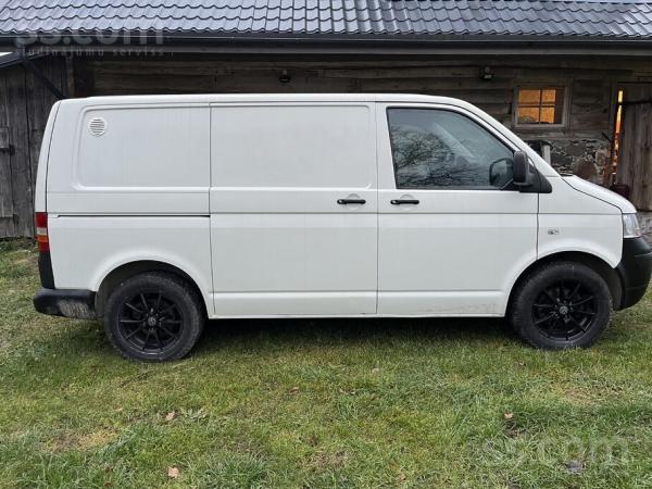 White Volkswagen T5 2008 in Riga, with an engine capacity of 1.90 L and mileage of 370 thousand km for 3900 €, photo 5 on AUTOMOTO.COM.LV