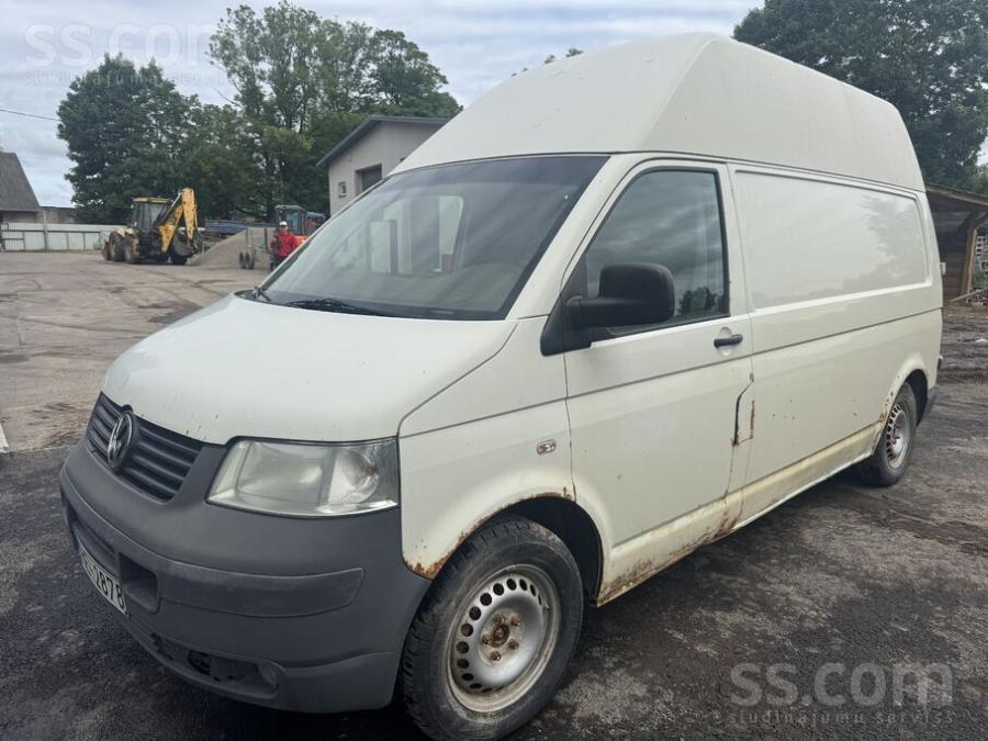 White Volkswagen T5 2008 in Riga, with an engine capacity of 2.50 L and mileage of 220 thousand km for 1600 €, photo 1 on AUTOMOTO.COM.LV