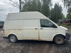 White Volkswagen T5 2008 in Riga, with an engine capacity of 2.50 L and mileage of 220 thousand km for 1600 €, photo 4 on AUTOMOTO.COM.LV