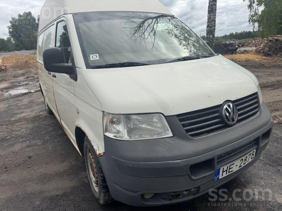 White Volkswagen T5 2008 in Riga, with an engine capacity of 2.50 L and mileage of 220 thousand km for 1600 €, photo 5 on AUTOMOTO.COM.LV
