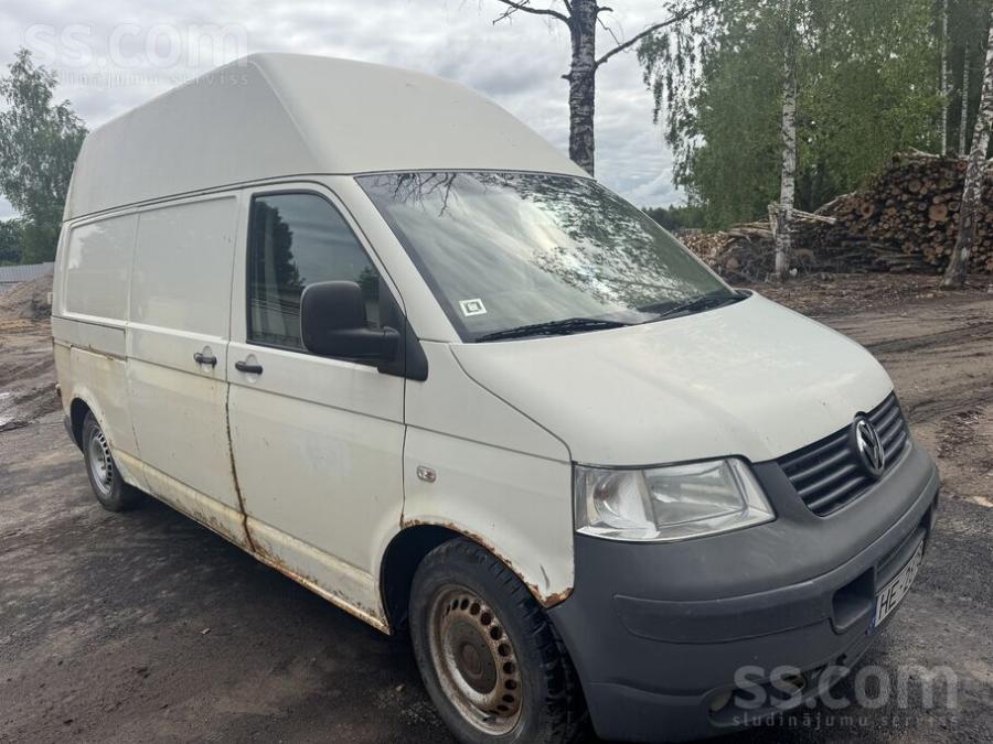 White Volkswagen T5 2008 in Riga, with an engine capacity of 2.50 L and mileage of 220 thousand km for 1600 €, photo 7 on AUTOMOTO.COM.LV