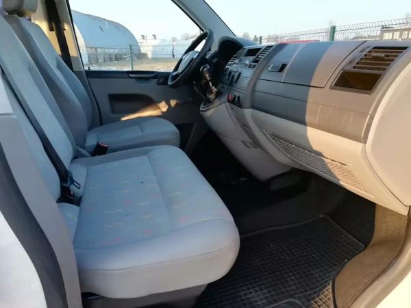 White Volkswagen T5 2008 in Saldus, with an engine capacity of 1.90 L and mileage of 259 thousand km for 7000 €, photo 8 on AUTOMOTO.COM.LV