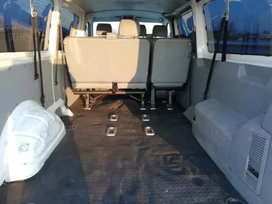 Balts Volkswagen T5 2008 Saldus, ar dzinēja tilpumu 1.90 L un nobraukumu 259 tūkst. km par 7000 €, foto 14 vietnē AUTOMOTO.COM.LV
