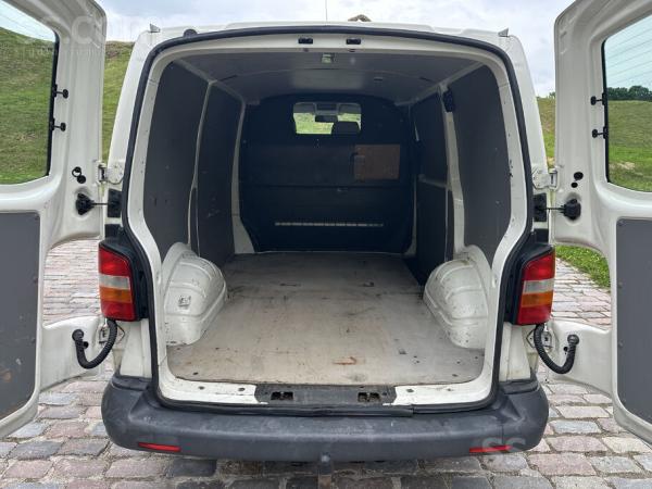 Balts Volkswagen T5 2008 Rēzekne, ar dzinēja tilpumu 2.50 L un nobraukumu 232 tūkst. km par 5500 €, foto 5 vietnē AUTOMOTO.COM.LV
