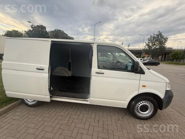 Balts Volkswagen T5 2008 Rīga, ar dzinēja tilpumu 1.90 L un nobraukumu 327 tūkst. km par 3500 €, foto 2 vietnē AUTOMOTO.COM.LV