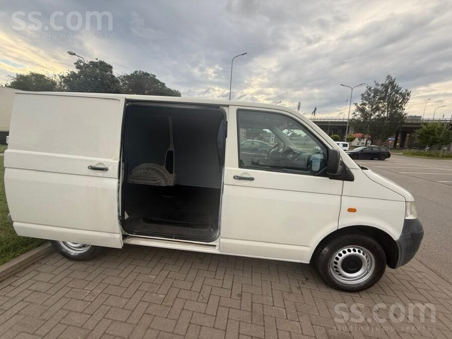 Balts Volkswagen T5 2008 Rīga, ar dzinēja tilpumu 1.90 L un nobraukumu 327 tūkst. km par 3500 €, foto 3 vietnē AUTOMOTO.COM.LV