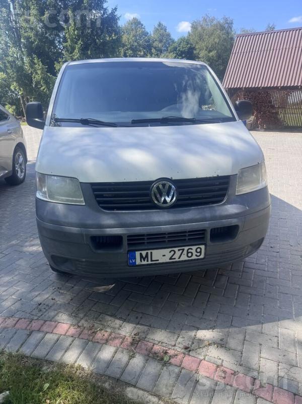White Volkswagen T5 2008 in Kuldiga, with an engine capacity of 2.50 L and mileage of 428 thousand km for 2500 €, photo 2 on AUTOMOTO.COM.LV