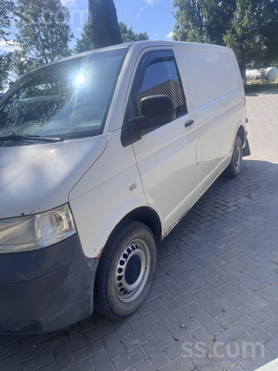 White Volkswagen T5 2008 in Kuldiga, with an engine capacity of 2.50 L and mileage of 428 thousand km for 2500 €, photo 4 on AUTOMOTO.COM.LV