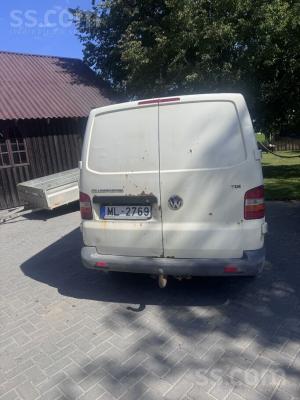 White Volkswagen T5 2008 in Kuldiga, with an engine capacity of 2.50 L and mileage of 428 thousand km for 2500 €, photo 5 on AUTOMOTO.COM.LV