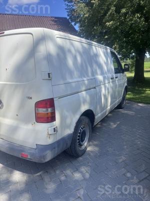 White Volkswagen T5 2008 in Kuldiga, with an engine capacity of 2.50 L and mileage of 428 thousand km for 2500 €, photo 6 on AUTOMOTO.COM.LV