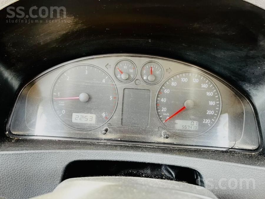 Balts Volkswagen T5 2008 Ventspils, ar dzinēja tilpumu 2.50 L un nobraukumu 557 tūkst. km par 2500 €, foto 12 vietnē AUTOMOTO.COM.LV