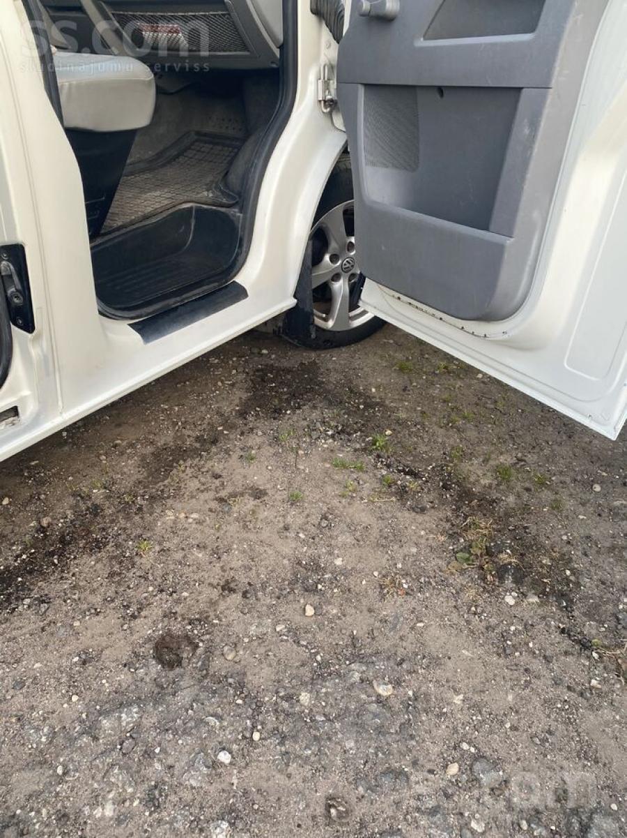Balts Volkswagen T5 2008 Rēzekne, ar dzinēja tilpumu 1.90 L un nobraukumu 348 tūkst. km par 6500 €, foto 10 vietnē AUTOMOTO.COM.LV