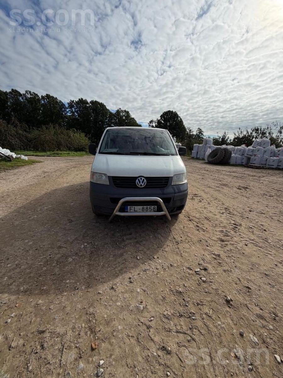 White Volkswagen T5 2008 in Saldus, with an engine capacity of 2.50 L and mileage of 520 thousand km for 2400 €, photo 1 on AUTOMOTO.COM.LV