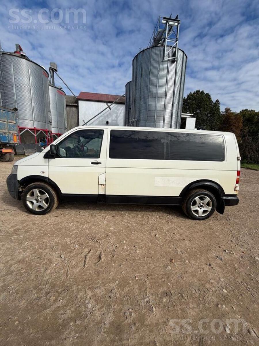 White Volkswagen T5 2008 in Saldus, with an engine capacity of 2.50 L and mileage of 520 thousand km for 2400 €, photo 4 on AUTOMOTO.COM.LV