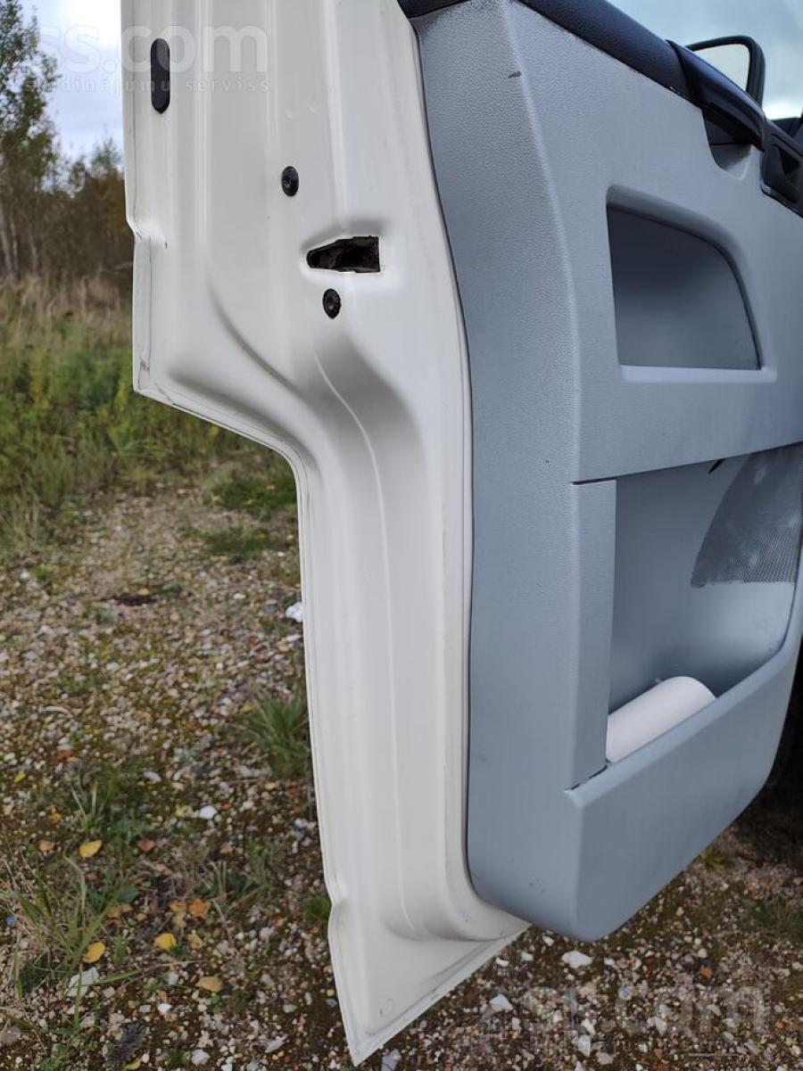 Balts Volkswagen T5 2008 Rīga, ar dzinēja tilpumu 2.50 L un nobraukumu 172 tūkst. km par 6800 €, foto 11 vietnē AUTOMOTO.COM.LV