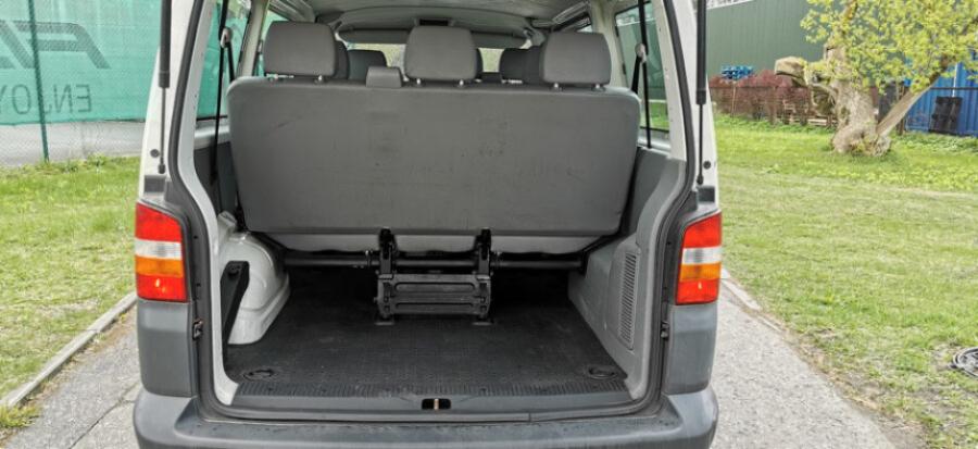 White Volkswagen T5 2009 in Riga, with an engine capacity of 1.90 L and mileage of 210 thousand km for 8450 €, photo 8 on AUTOMOTO.COM.LV